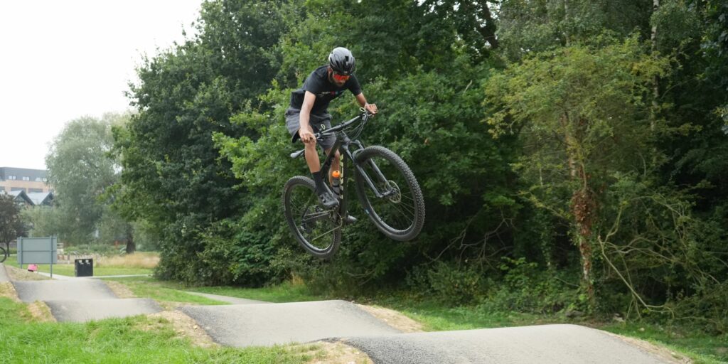 Jumping and pumping: How to be confident in the air and maintain speed ...